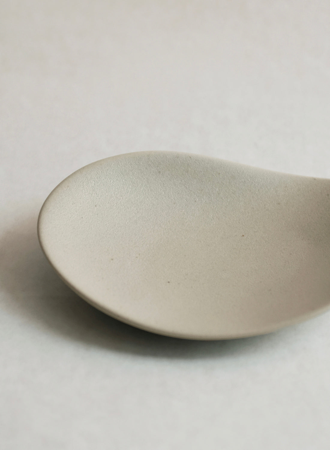 NR Ceramics Small Pebble Plate, soil beige